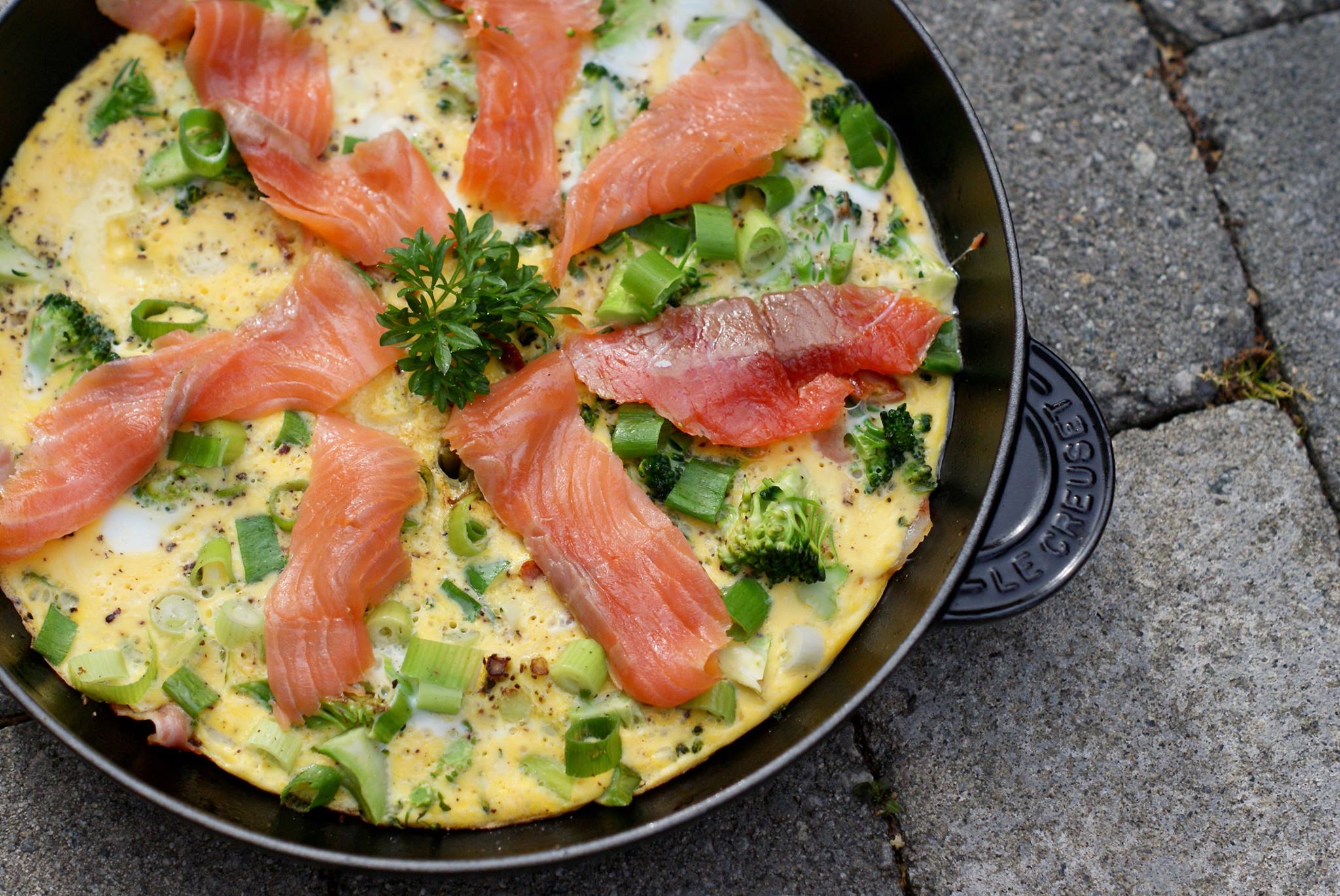 Regnbueomelett med røkt laks – Berit Nordstrand